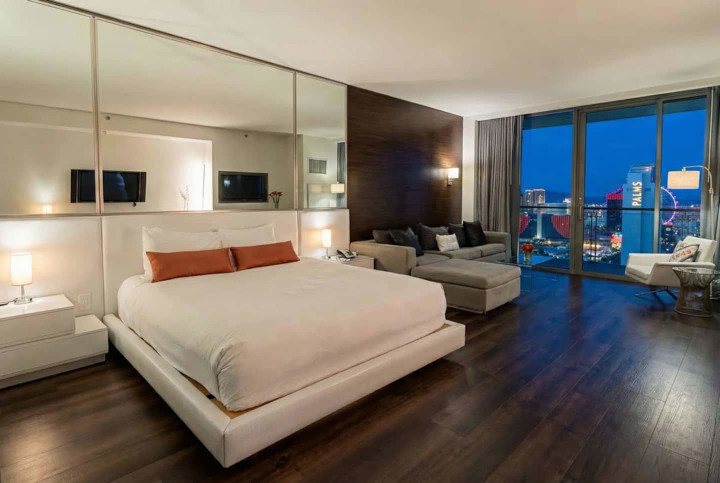 Balcony Strip View King Studio 31fl No Resort Fee - Fremont, CA