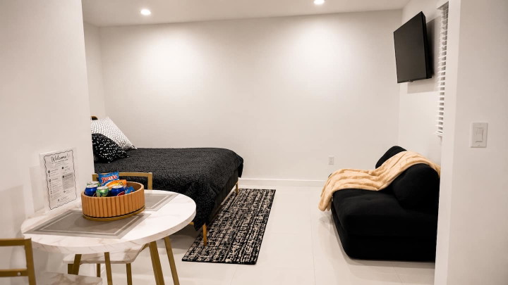 Beautiful Tiny Home  Great Location - Miami