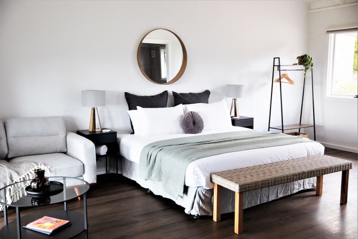 Pokolbin Farm Stay - Vineyard Villa, 1 X King Bed - Pokolbin