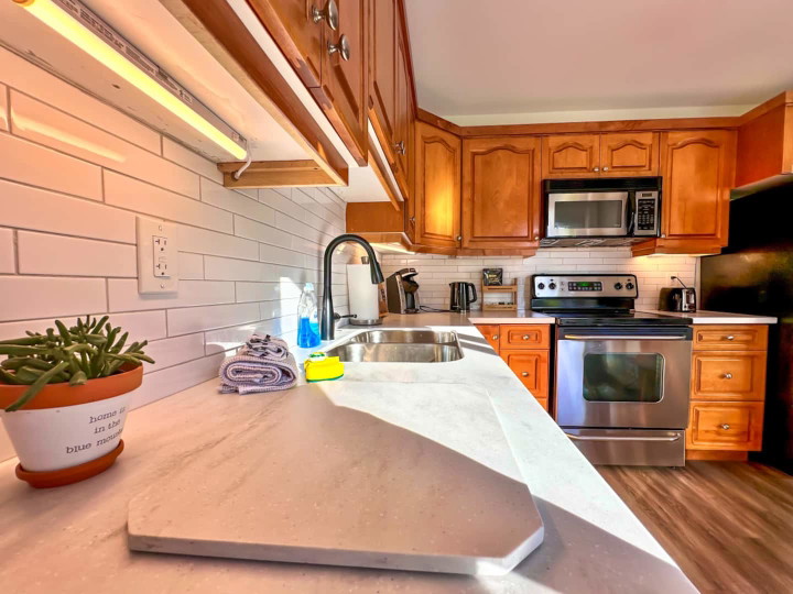 Kickback In Beautiful Tranquil Central Condo - Collingwood