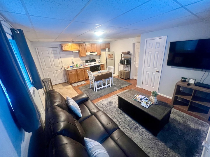 Your Space Is An Entire 1bd/1ba Downstairs Unit. - Fairbanks, AK