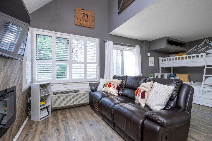 Fox Ridge | Hot Tub & Shuttle W/ Patio - Thornbury