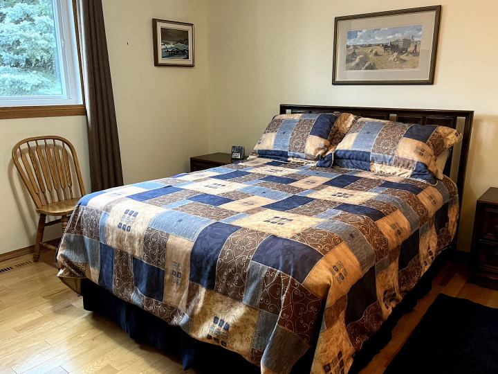 Charming 4 Bedroom Home - Cochrane