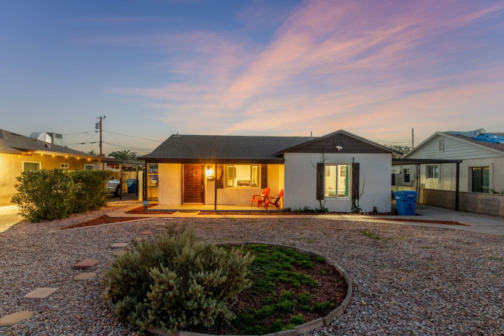 3br Phoenix Home With Game Table, Bbq & Parking - Phoenix