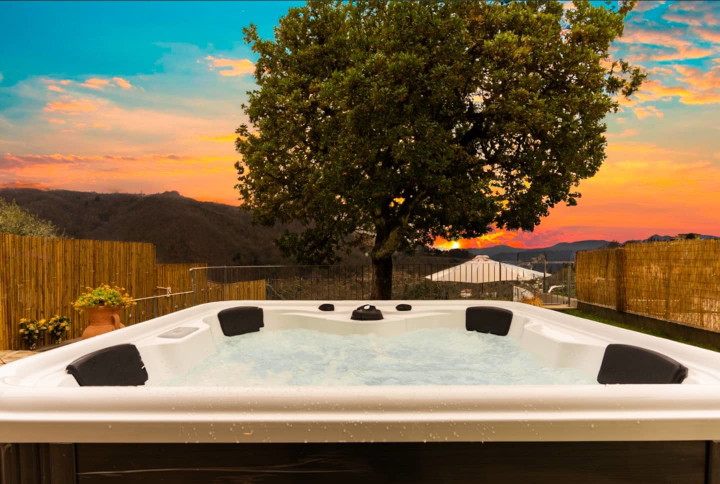 Private Jacuzzi + View In Beautiful Country House - Bagni di Lucca