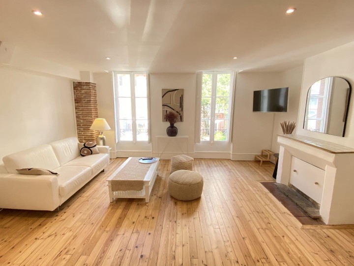2-bedroom Between Capitole & Gare + Parking Included - Toulouse