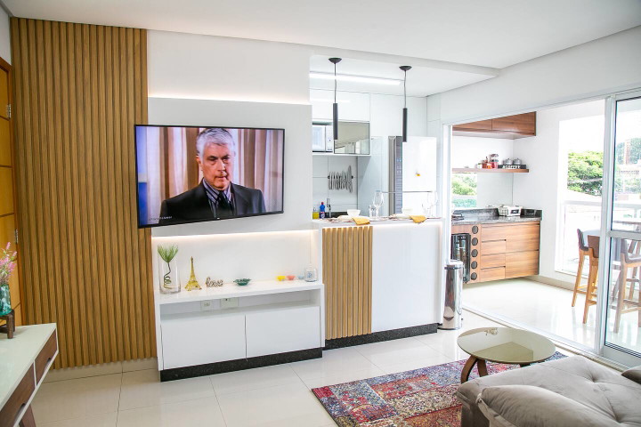 Beautiful 1 Bedroom Apt With Garage. -