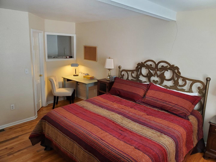 Cozy Home Short Walk To Old Town Arvada, Parks, Dinning And Shopping - Arvada, CO
