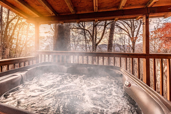 Whiskey Run Cabin: Hot Tub, Mt Views, Firepit - North Carolina
