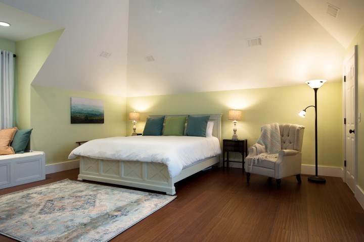 Spacious Carriage House With Pool & King Bed - Beaufort, SC
