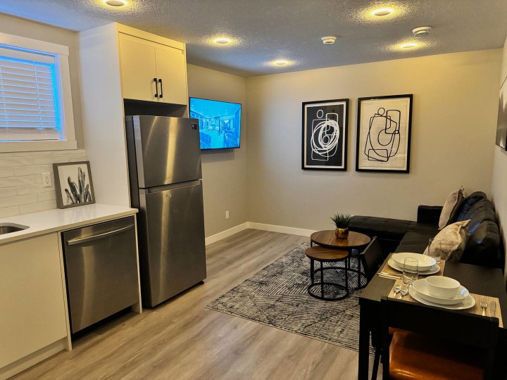 Modern Nw Retreat-12 Mins To Airport-banff Access - Canada