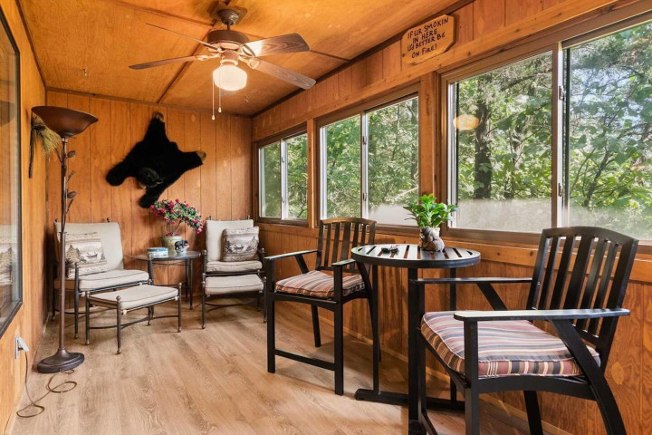 Luxury Cabin_king Bed_full Kitchen_fireplace_pools -