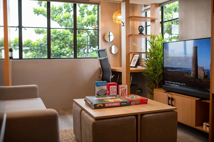 Rustic Rizal (Cozy Loft Condo With Netflix) - Taytay