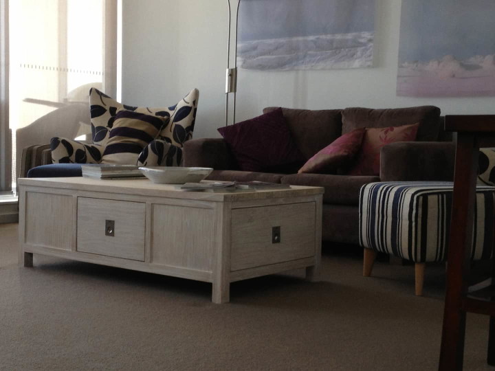 Spacious Apartment With Distant Ocean View. - Sydney