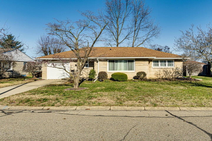 Mid-century Stone Ranch In Central Columbus - Columbus, IN