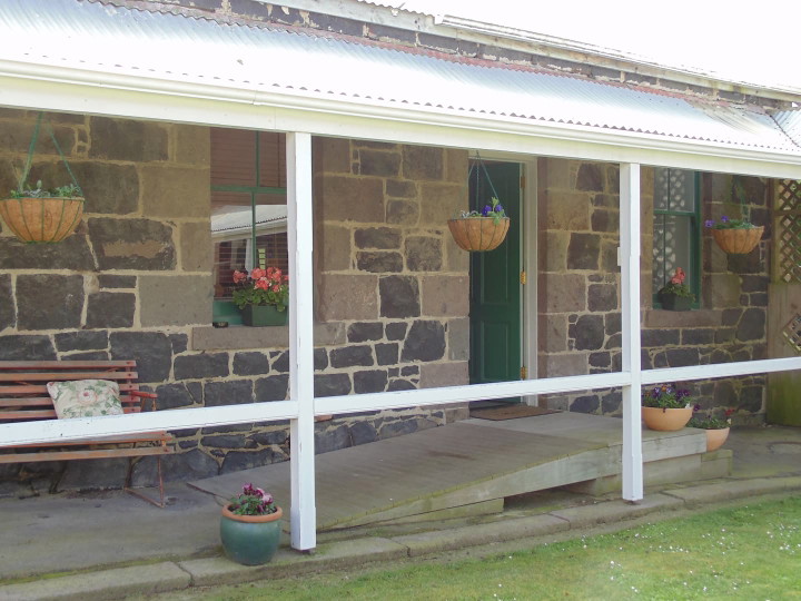 Beautiful Stone Cottage - Dunedin