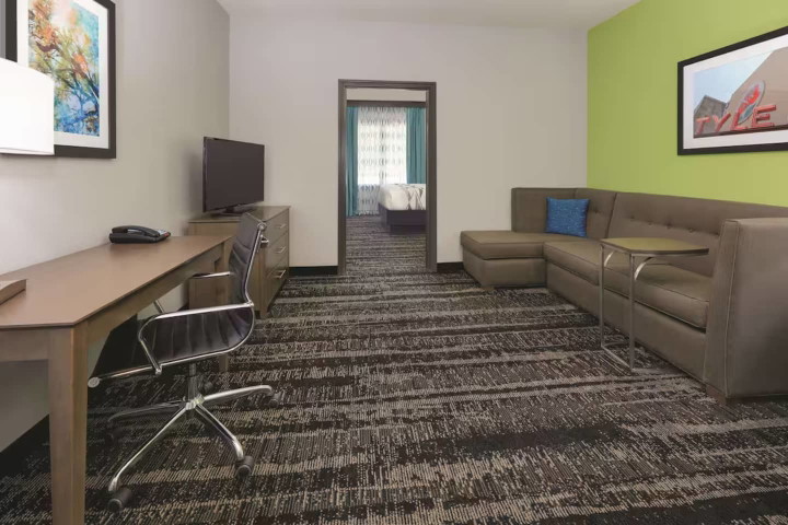 1br King | La Quinta Tyler | Caldwell Zoo - Tyler, TX