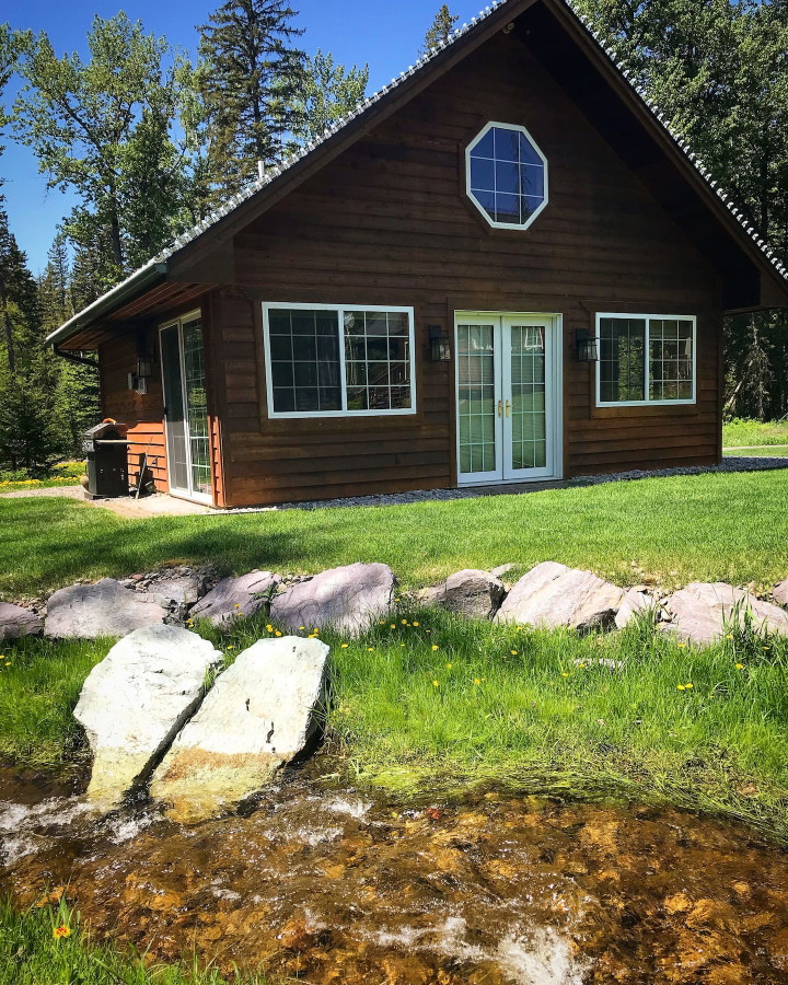 Magical Creekside Cabin - Montana