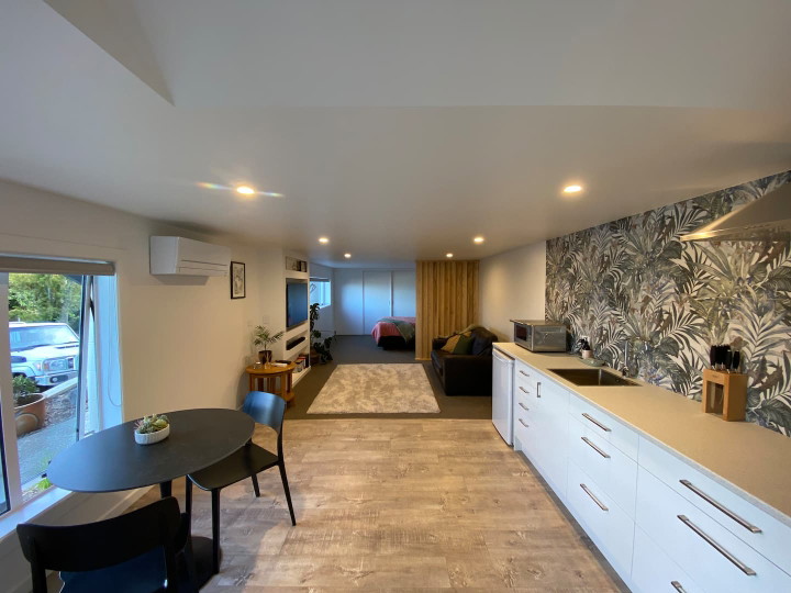 Stylish Modern Studio Apartment, Sea View - Marlborough District