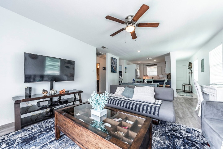 Looking For Family Retreat With Coastal-island  Vibes? Casa Verde Is For You - Kemah, TX