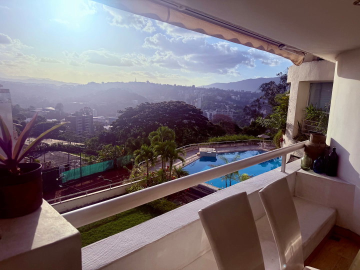Modern 1br Los Samanes: Views, Security & Comfort - Venezuela
