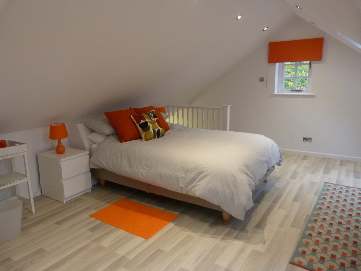 Modern, Stylish Studio Flat With Separate Access - Cambridgeshire
