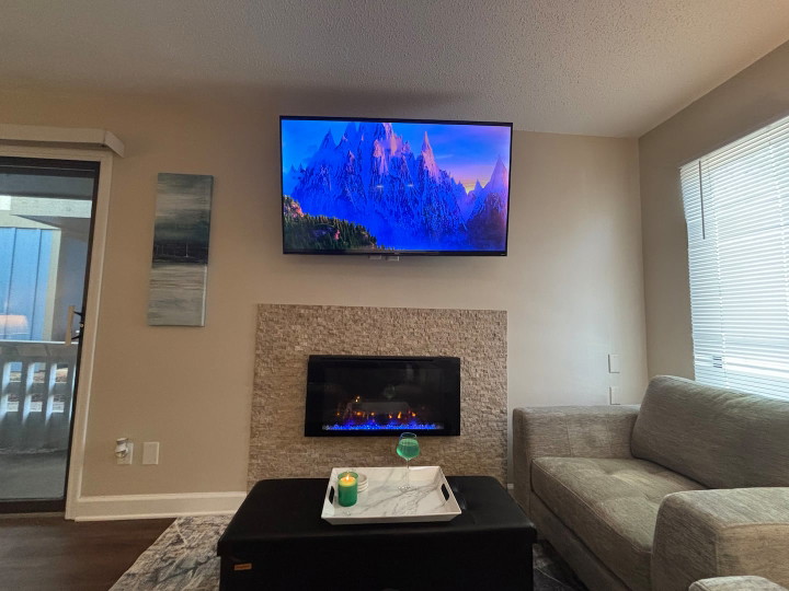 Cozy Studio Apartment No Pets Allowed - Birmingham, MI
