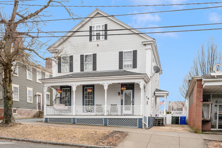 Downtown Bristol Townhouse Near Waterfront - Bristol, RI