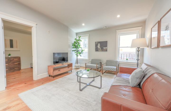 Classic Back Bay 1br On Newbury Street - Boston, MA