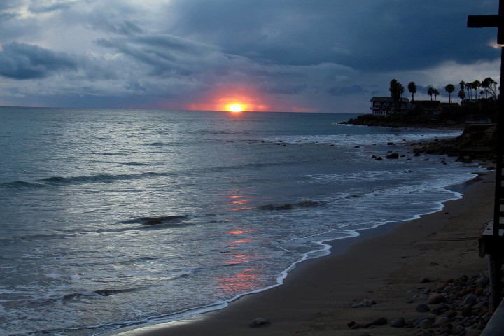 Beautiful Malibu Beachfront Two -Bedroom Retreat - Malibu, CA