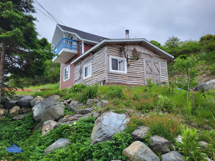 Trappers Cabin With Modern Amenities - Newfoundland and Labrador