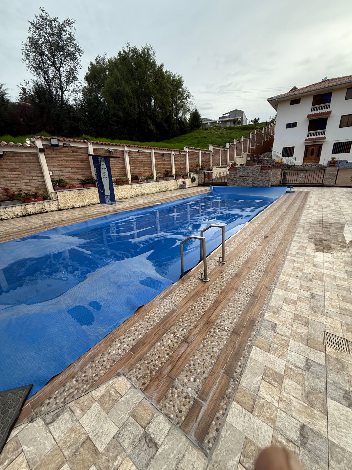 Casa Con Piscina En Cuenca - Cuenca