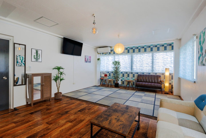 Residential Hotel Naha-miebashi, 1 Minute Walk From Miebashi Station! 15 Minutes To The Airport, Fukuoka Art Museum, - Naha