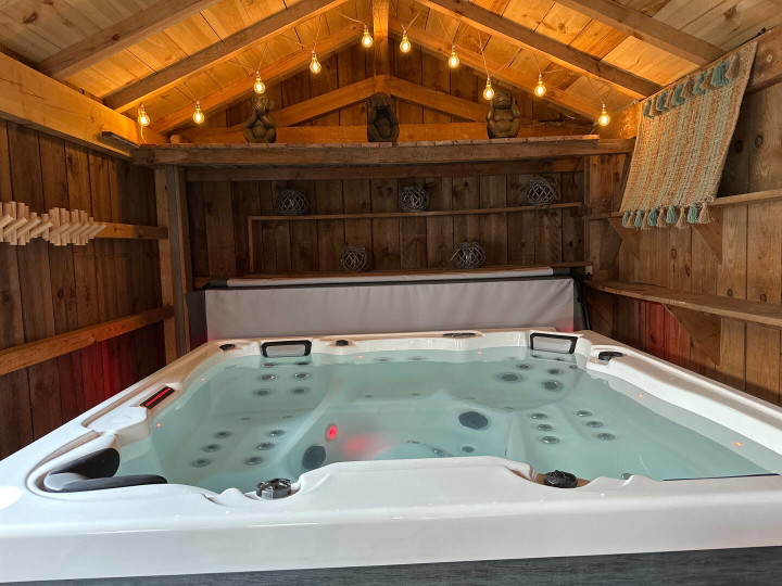 Enjoy The Jacuzzi Spa All Year Round! - カップ・フェレ