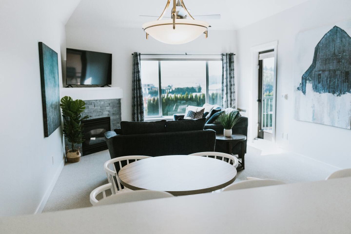 The Shu Suite: Boat Slip + Pool - Sicamous