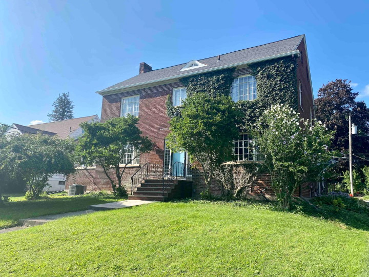 Gracious 1920s Georgian Close To Hosp & Colleges - Syracuse, NY