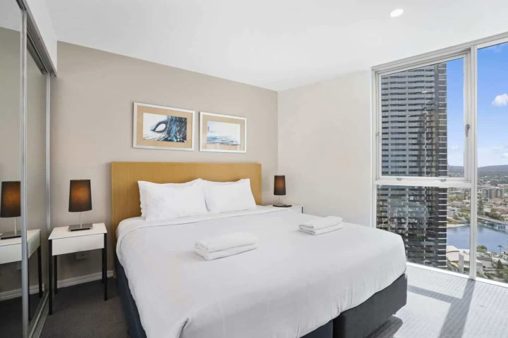 Apartment 12501 Is A Well-appointed 2 Bedroom-2 Bathroom Luxury Holiday Apartmen - Surfers Paradise