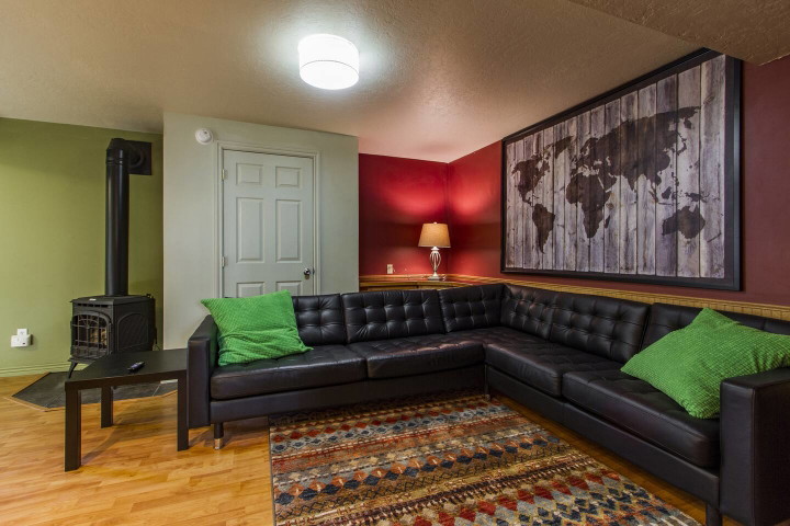 Contemporary And Blinged-out Private Guest Suite - Greeley, CO
