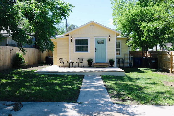Vintage Cottage - San Antonio, TX