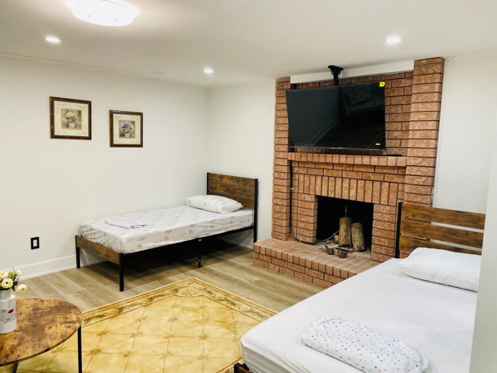 Cozy Basement Suite Near Hwy 400 - 旺市