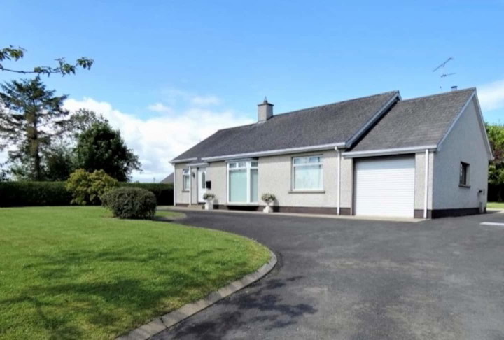 Spacious Three Bedroom Home With Indoor Fire - Limavady