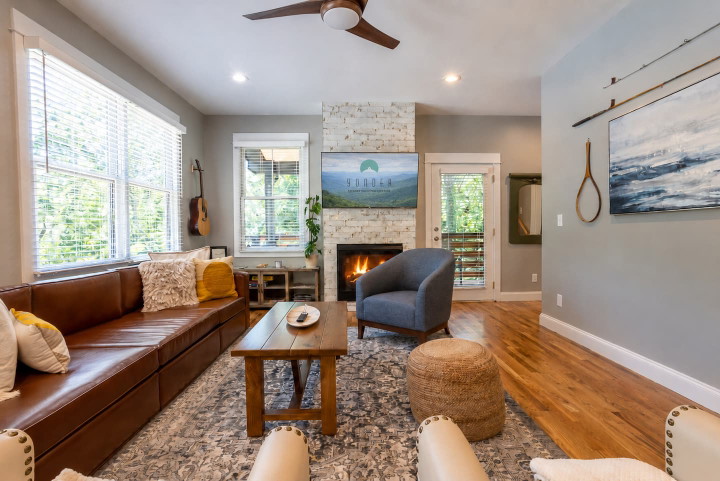 Weeping Willow | Pet Friendly Luxury Asheville Villa With Hot Tub, Ev Charger & King Beds - Weaverville, NC