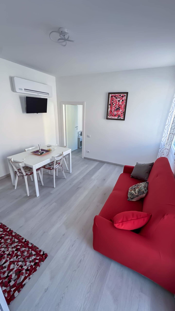 Apartment With Balcony - Adria