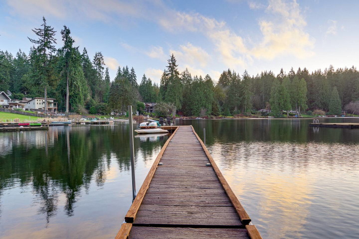 Lake-view Woodinville Retreat W/ Hot Tub + Theater - 우딘빌