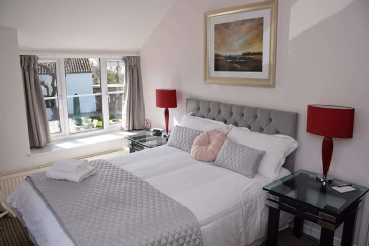 Lovely Room In Heart Of Cheddar B&b - Cheddar