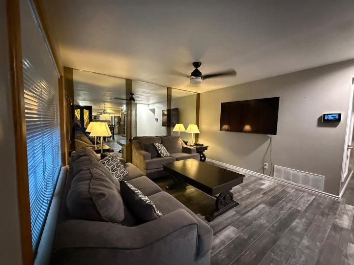 Holiday Park Gem In Northeast Heights - Albuquerque, NM
