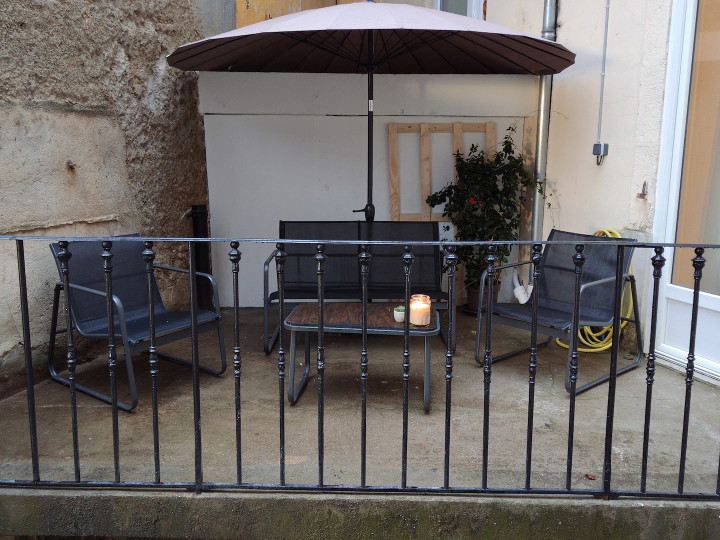 T2 Rénové Avec Terrasse - Thiers