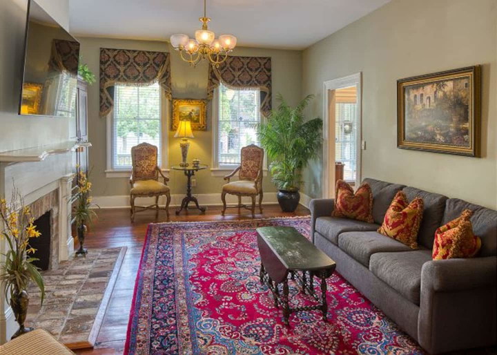 The Washington Square Mansion For 8 - Savannah, GA