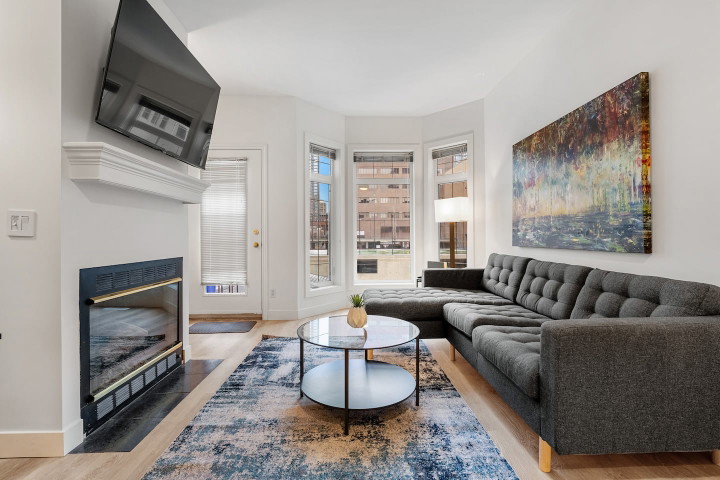 City Centre Townhouse + Parking - Alberta