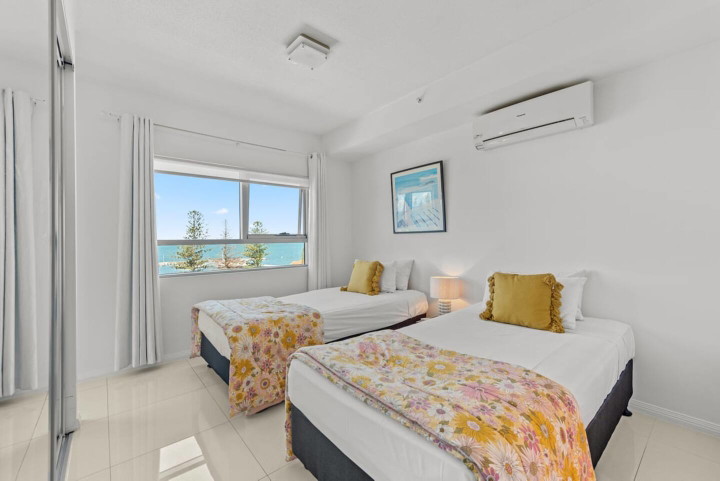 3 Bedroom Ocean View - Redcliffe